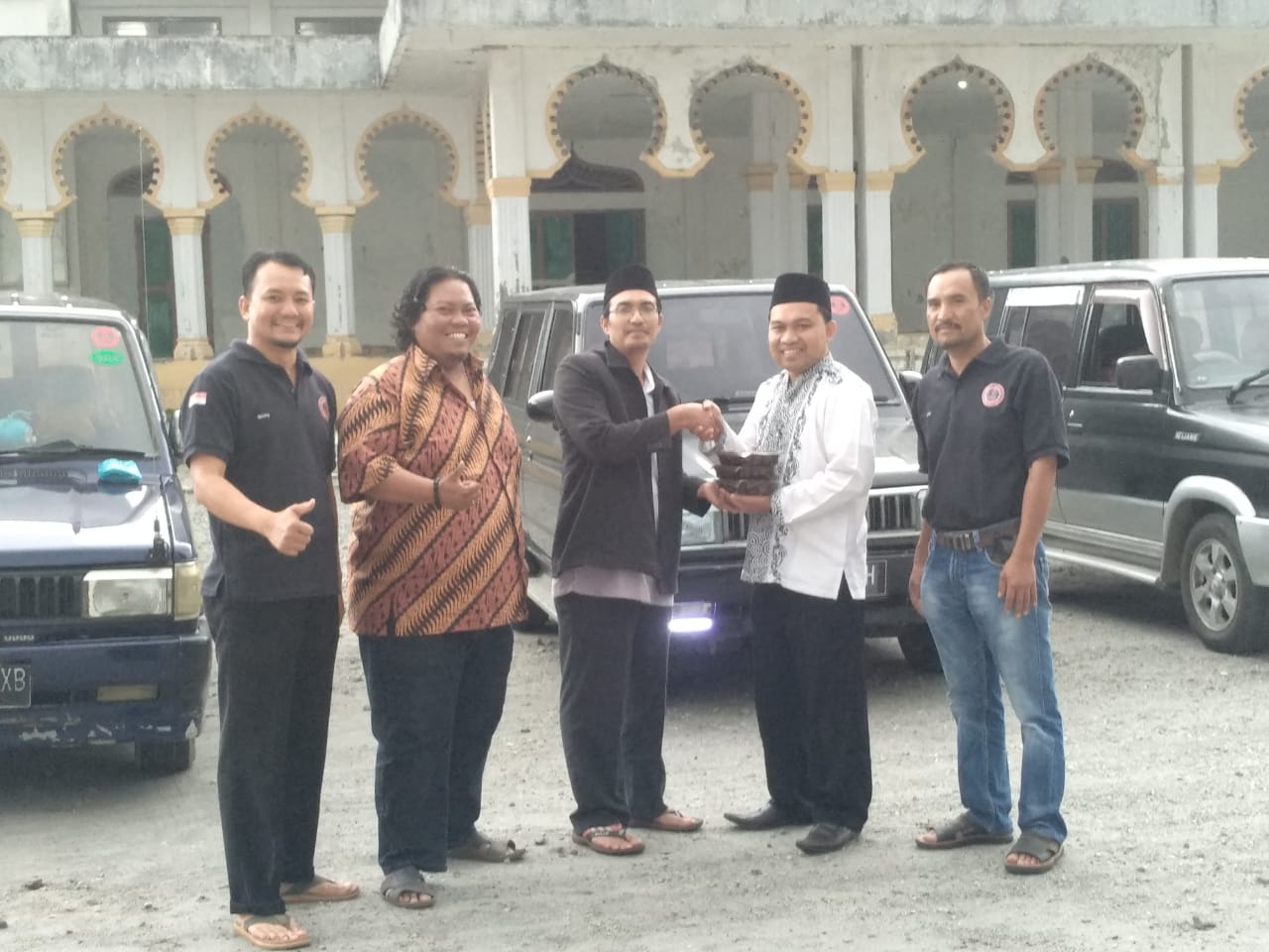 KITOGA Bagikan Takjil Gratis ke Beberapa Mesjid di Bener Meriah ...