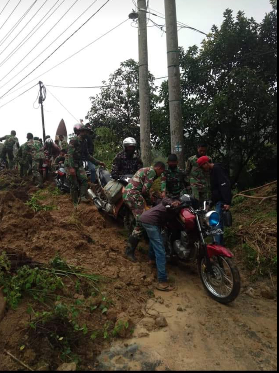 Hati-hati, Jalan KM 92 Kelupak Mata Kembali Longsor – LINTAS GAYO.com ...